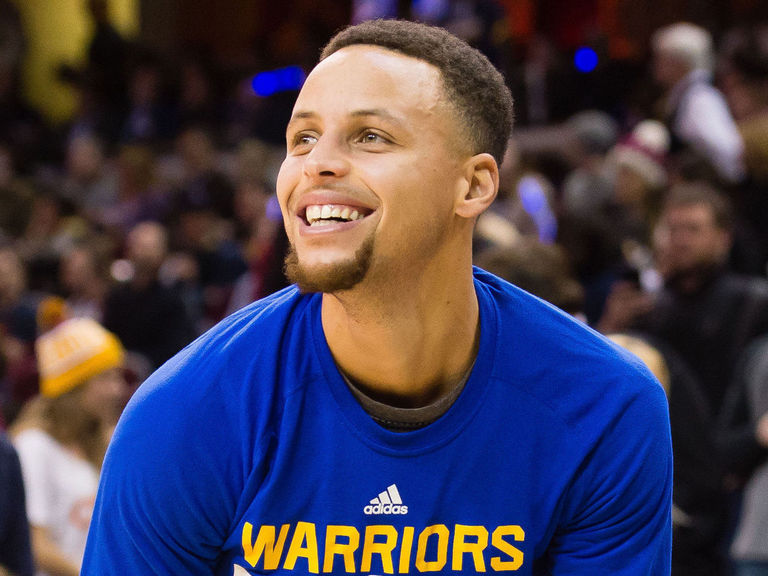 VIDEO: Curry nails half-court 3 for 200th trey of season, shimmies ...