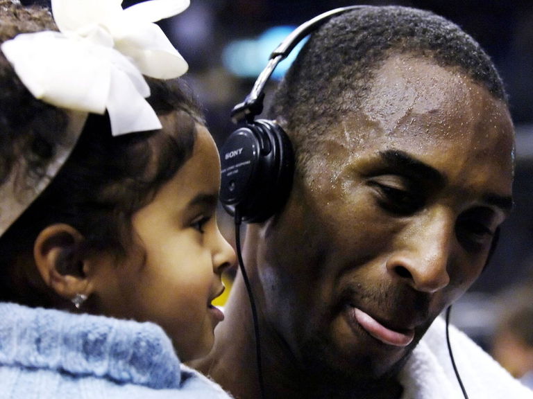 Kobe spent night before 81-point game eating pizza, drinking grape soda ...