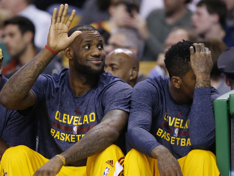 VIDEO: Cavaliers fans boo team in Lue's coaching debut | theScore.com