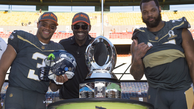 Russell Wilson throws 3 TDs, wins offensive MVP in Pro Bowl…