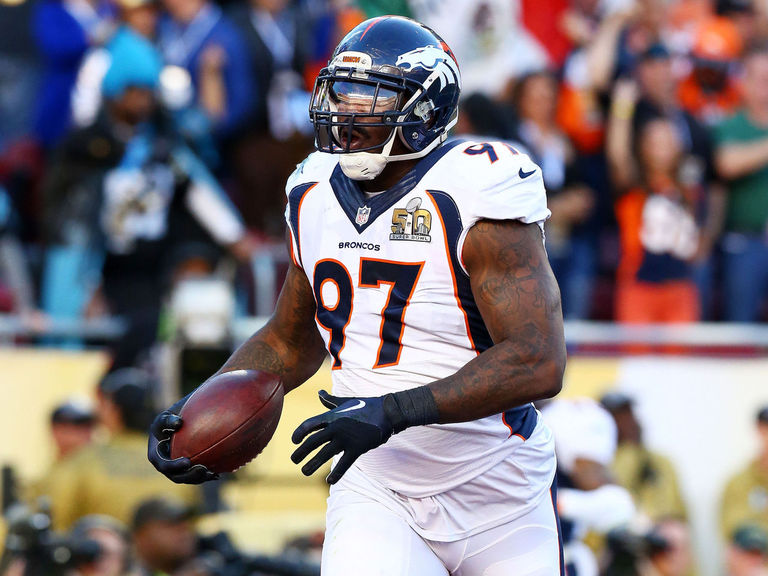 Report: Broncos offered Jackson nearly $12M per season | theScore.com