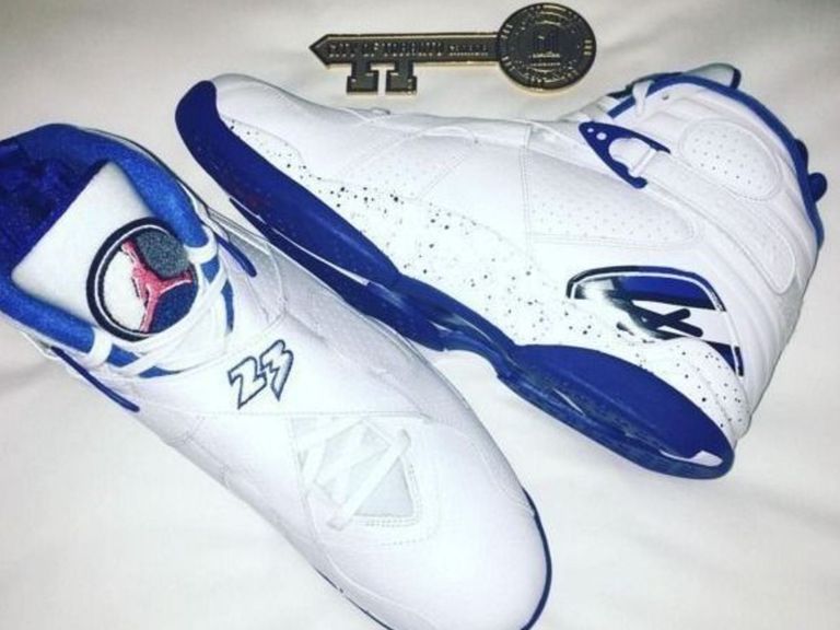 Drake previews Kentucky Blue OVO 8s | theScore.com