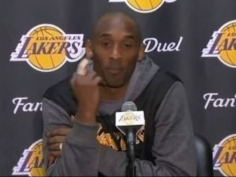 VIDEO: Kobe 'flips off' media with dislocated finger | theScore.com