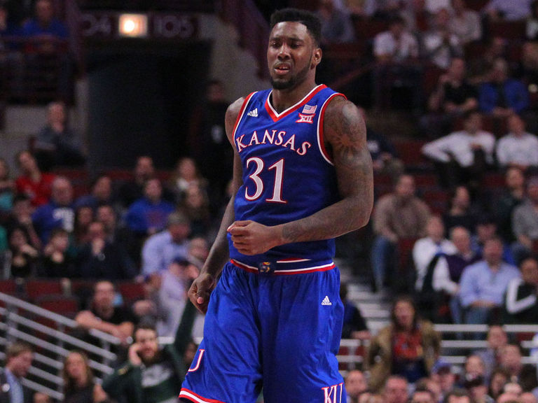 VIDEO: Jamari Traylor skies for insane alley-oop finish | theScore.com