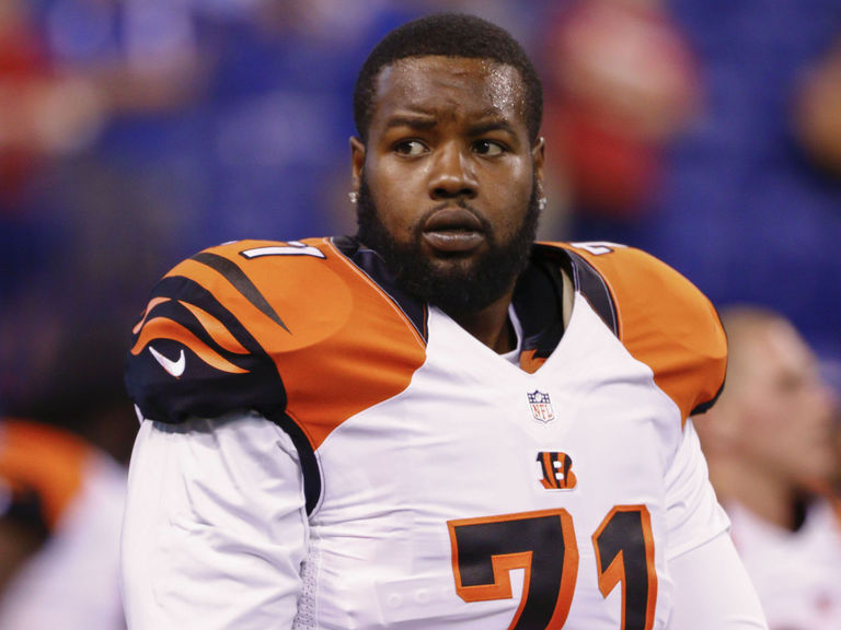 Vikings host free-agent right tackle Andre Smith for visit | theScore.com
