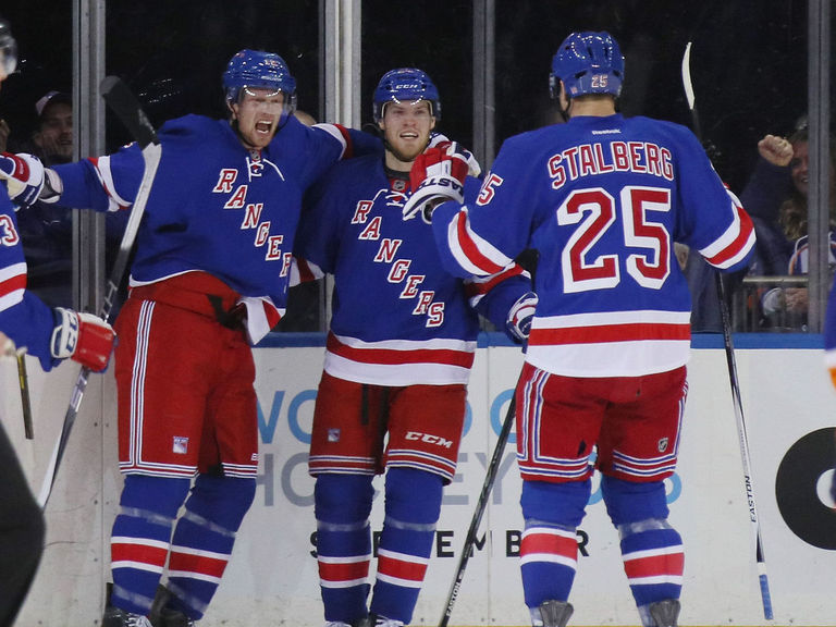 VIDEO: Eric Staal caps furious frame with 1st as a Ranger | theScore.com