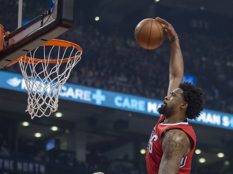 VIDEO: DeAndre rises up, Dwight concedes monster slam | theScore.com
