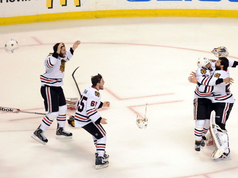 Blackhawks benefit charities by selling melted ice | theScore.com