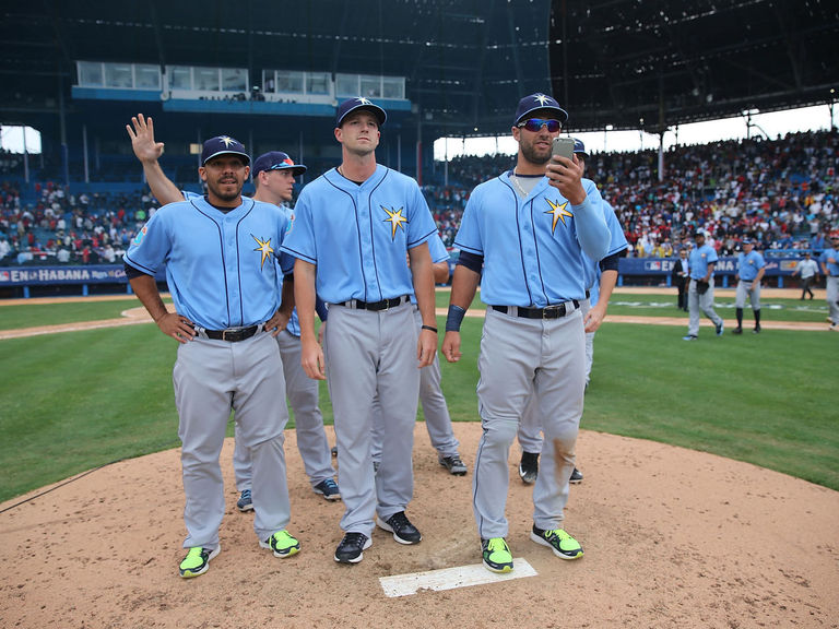 Stinky Rays endure lengthy delay leaving Cuba | theScore.com