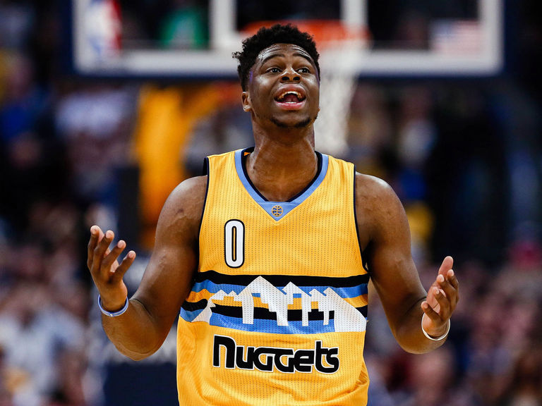 VIDEO: Emmanuel Mudiay beats 76ers with improbable shot | theScore.com