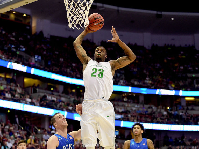 VIDEOS: Oregon puts on aerial display vs. Duke | theScore.com