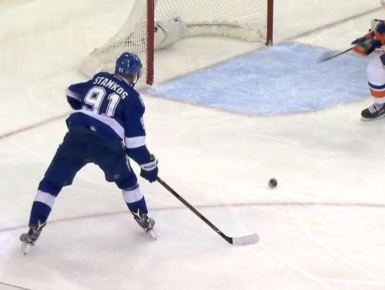 Super Structure: Stamkos' perfect positioning leads to freebie goal ...