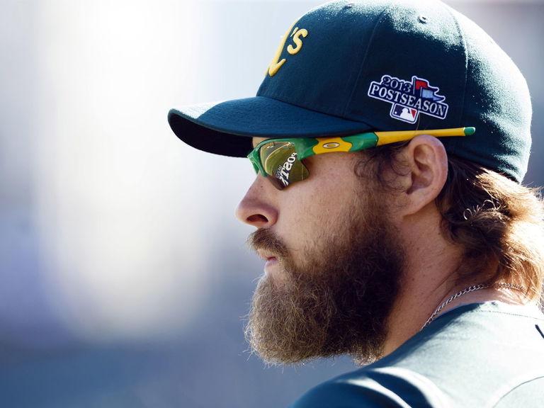 PHOTO - A's OF Reddick trims his famous beard | theScore.com