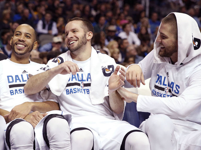 VIDEO: Mavs announcers nickname J.J. Barea 'Baby Daddy' | theScore.com
