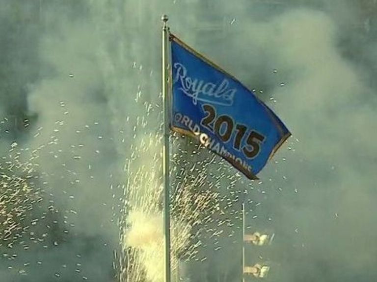 VIDEO: Royals proudly raise World Series banner | theScore.com