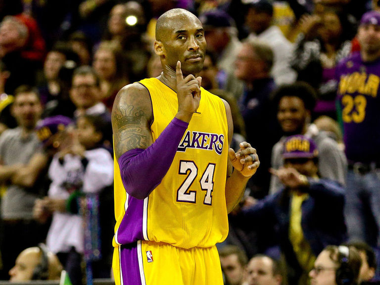 VIDEO: Kobe turns back the clock with reverse layup | theScore.com