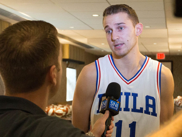 VIDEO: Stauskas co-hosts something called 'Sixers TV' | theScore.com
