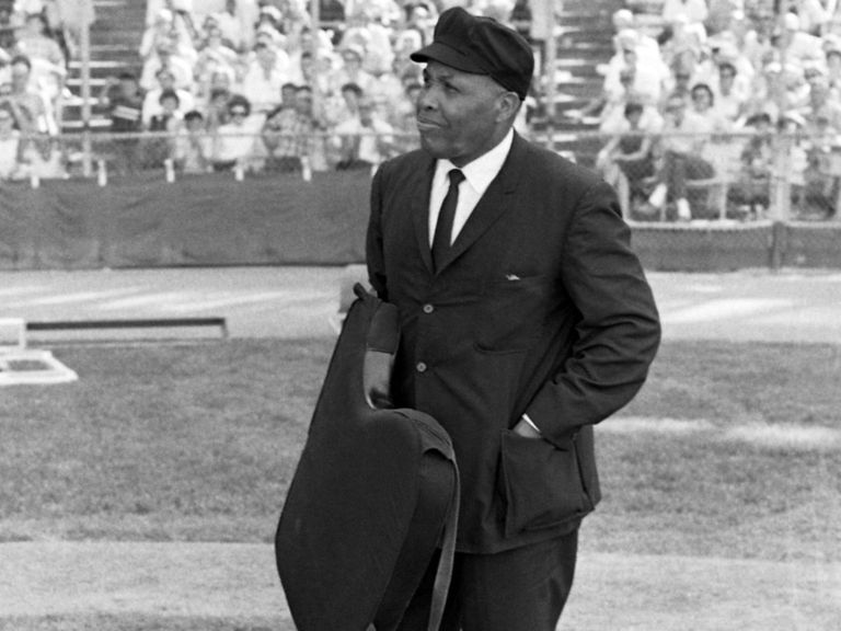 MLB honors 1st African-American umpire with patch, video | theScore.com