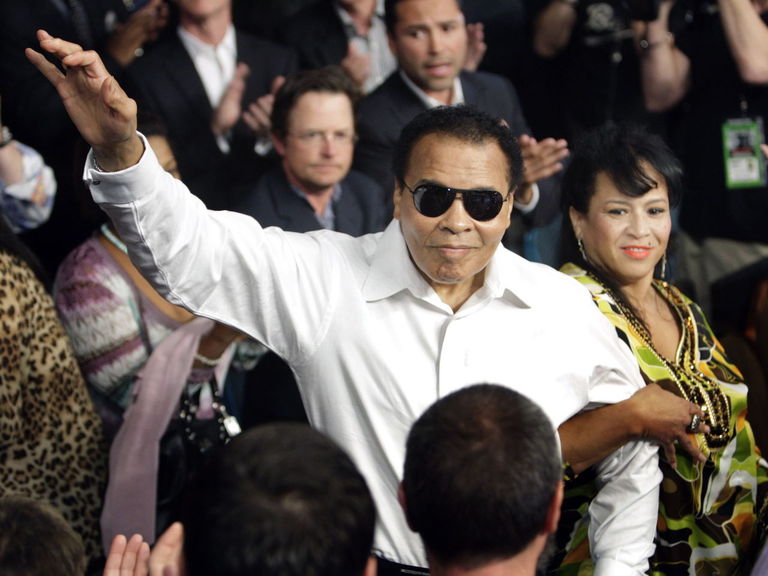 Sports world mourns the loss of Muhammad Ali | theScore.com