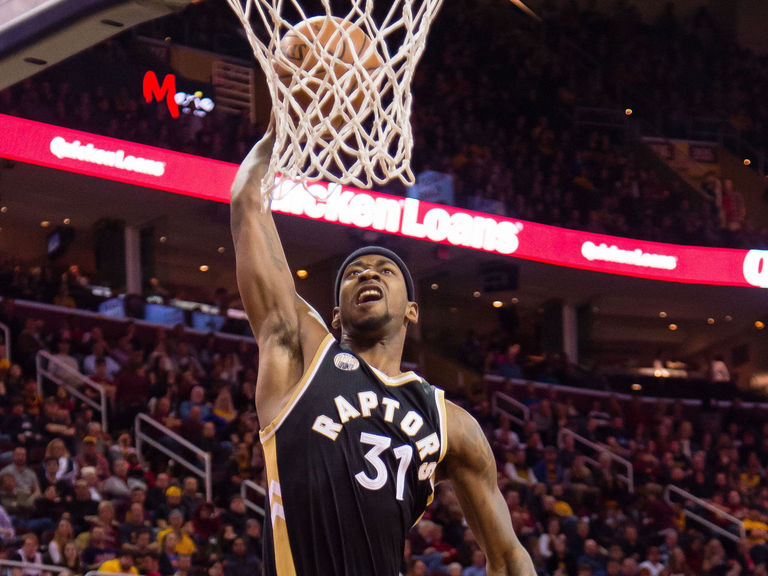 Watch: Terrence Ross soars in for vicious slam dunk | theScore.com