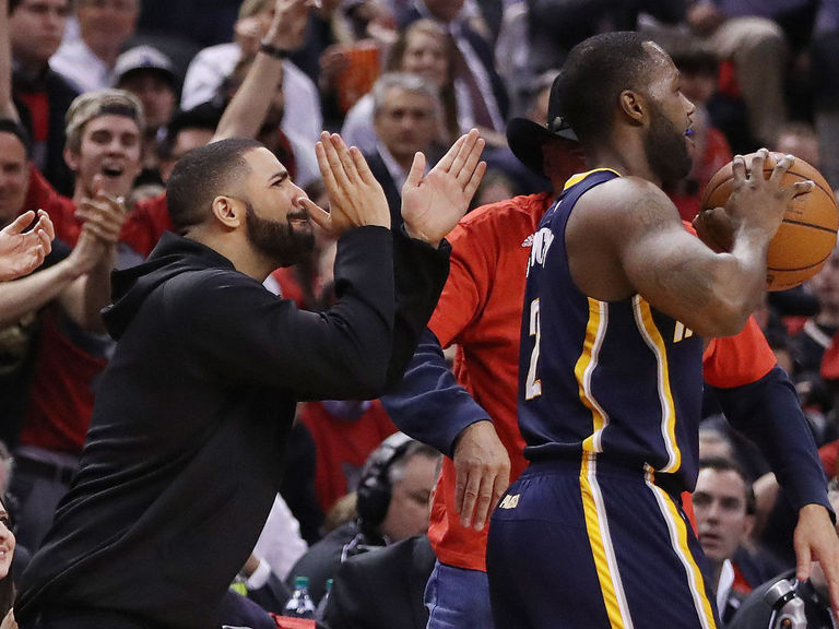 Watch: Drake goes nuts following Pacers turnover | theScore.com