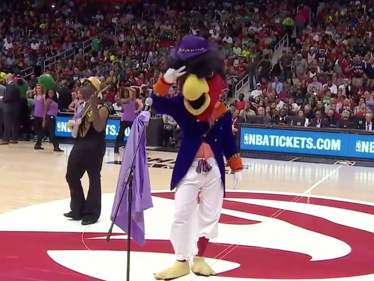 Hawks mascot performs 'Purple Rain' while dressed as Prince | theScore.com