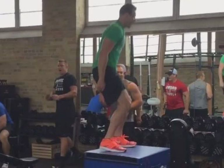 Gronkowski brothers do 'the running man challenge' during workout ...