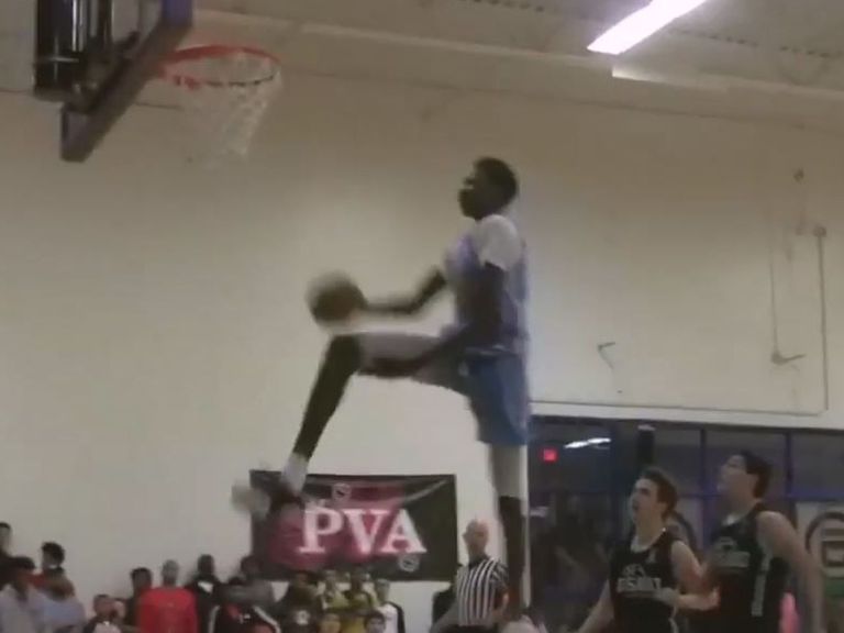 Manute Bol's 6-foot-11 son throws down between-the-legs in-game dunk ...