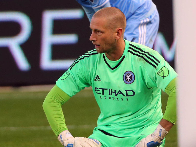Watch: Josh Saunders' awful 1st touch leads to Whitecaps goal in 37 ...