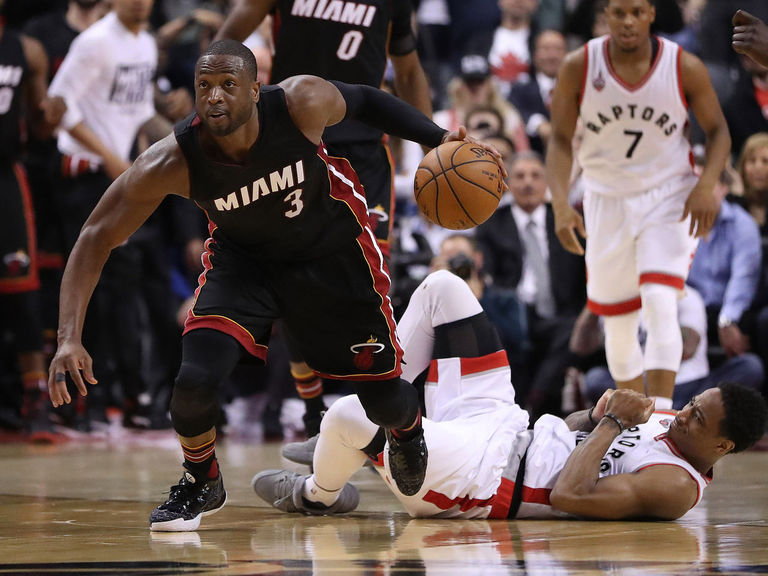 Watch: Wade kills Raptors' comeback with steal, and-1 | theScore.com