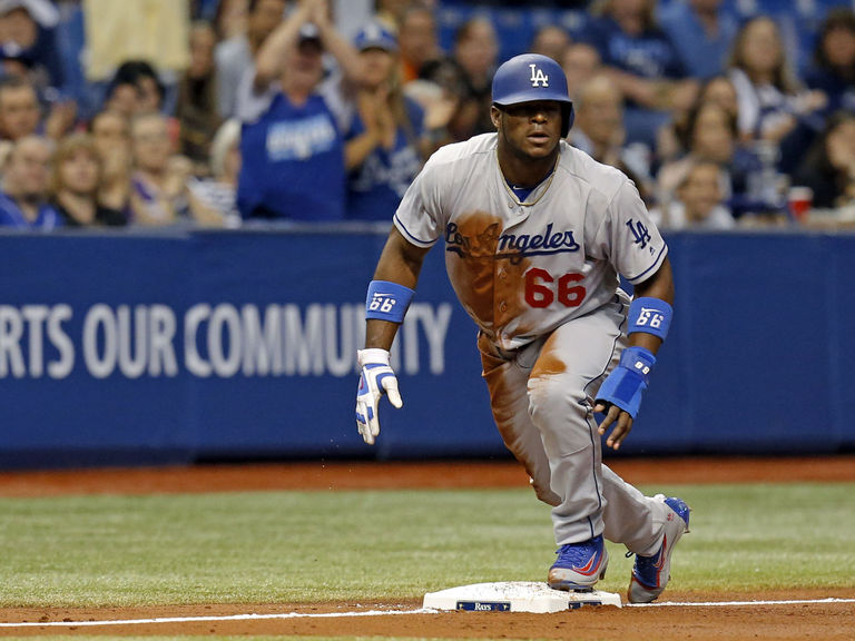 Yasiel Puig congratulates Monica Puig on gold medal | theScore.com