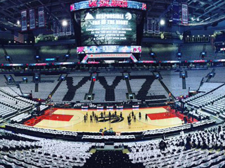 Raptors create 'YYZ' design in Game 5 crowd | theScore.com