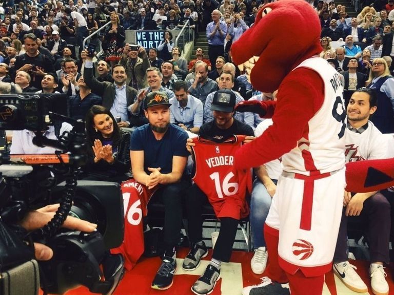 Raptors appease Pearl Jam with courtside seats | theScore.com