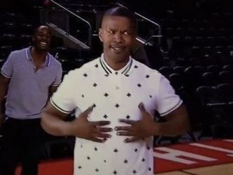 Jamie Foxx does a pretty decent LeBron imitation | theScore.com