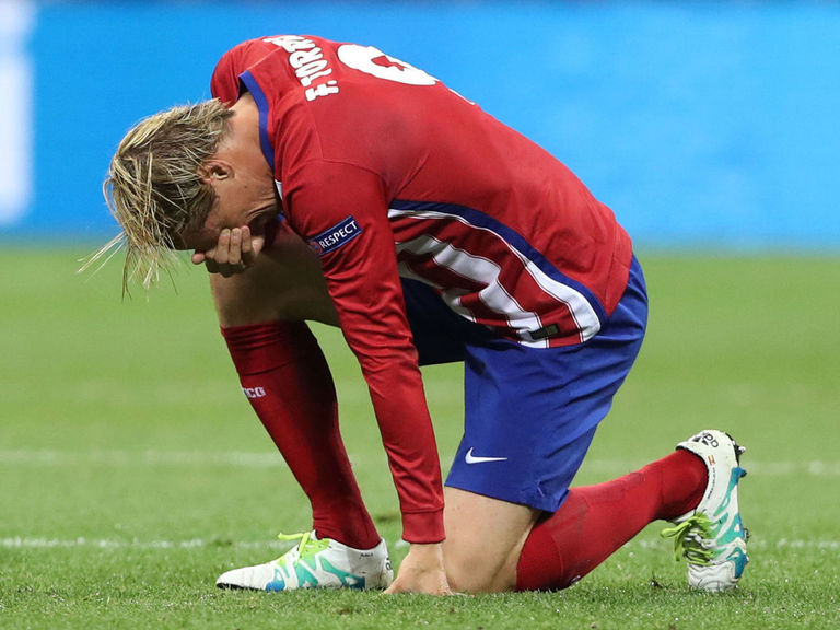 Watch: Fernando Torres breaks down after Atletico Madrid loses final ...
