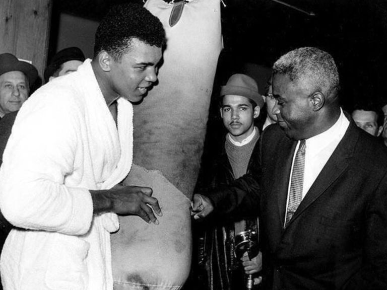 Jackie Robinson Foundation pays tribute to Muhammad Ali | theScore.com