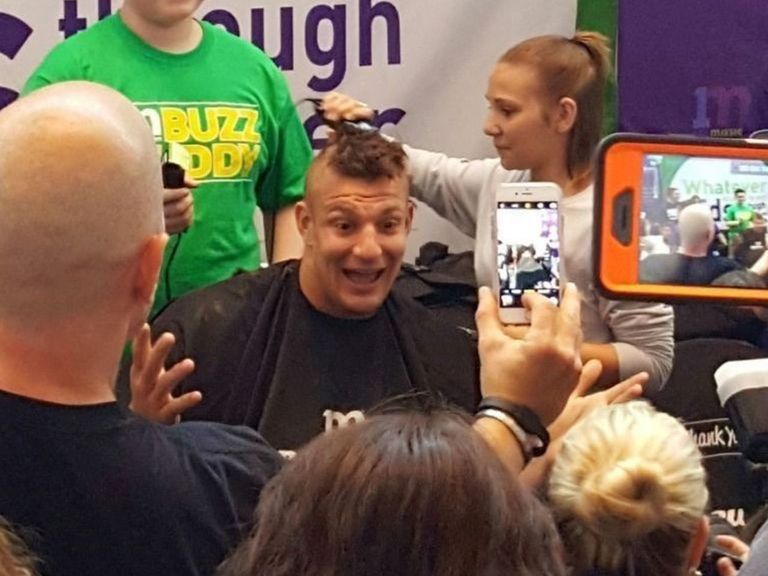 Gronk shaves head for cancer charity | theScore.com