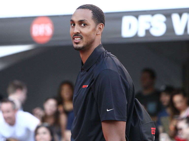 'Hobo' Ryan Hollins tweets that he'll play for food | theScore.com