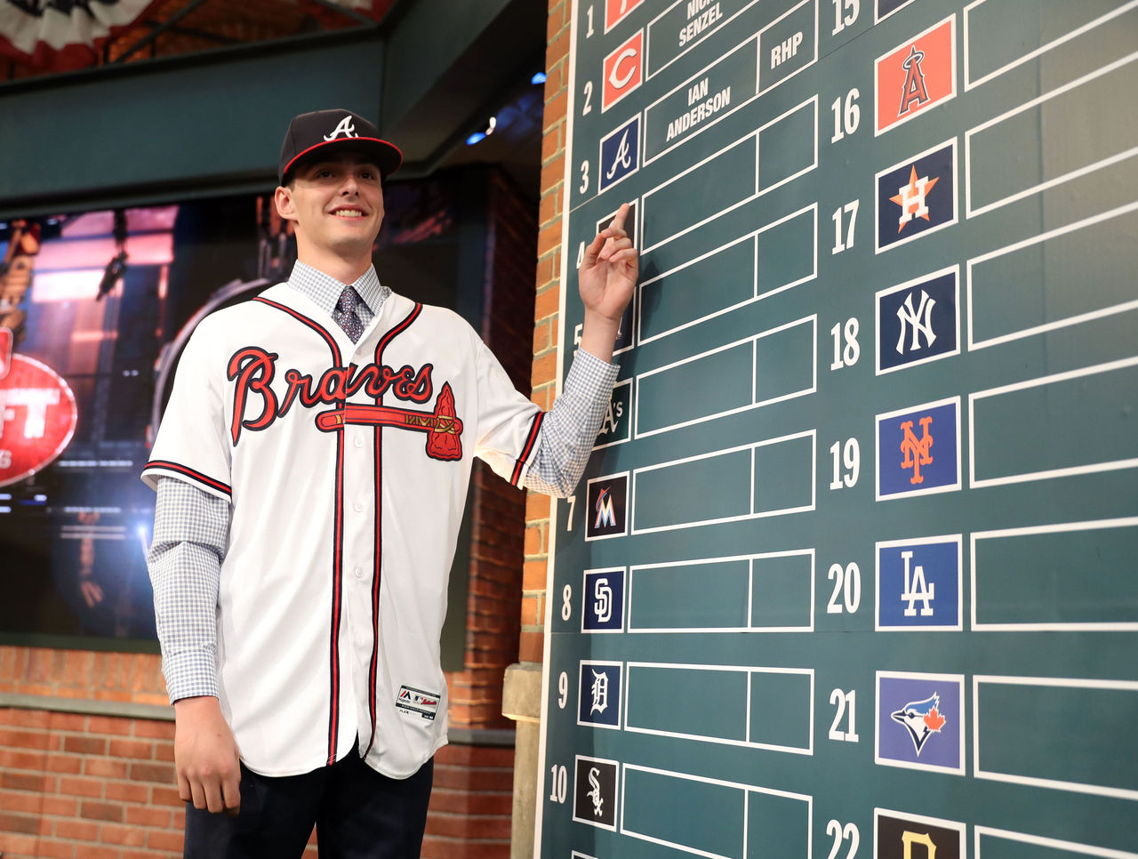 Phillies draft 'best player' Mickey Moniak at No. 1 | theScore.com