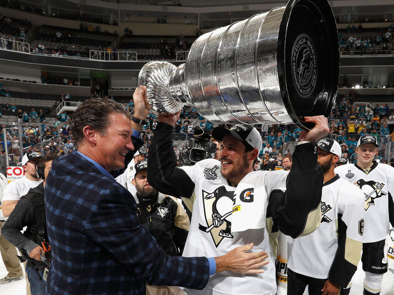 Penguins cap turnaround season with Stanley Cup | theScore.com