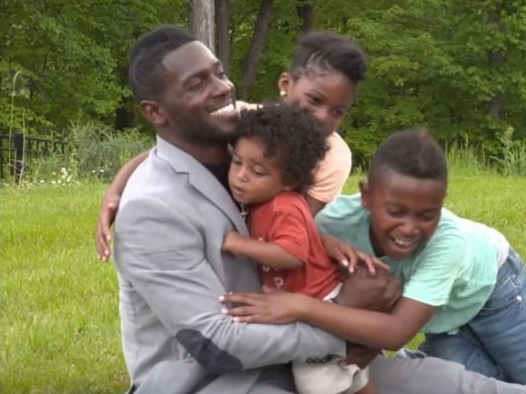 Kids of NFL players talk about their dads in Father's Day video ...