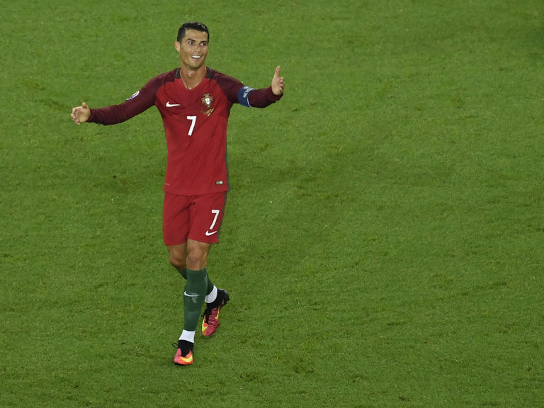 Watch: Frustrated Ronaldo throws reporter's microphone into lake ...