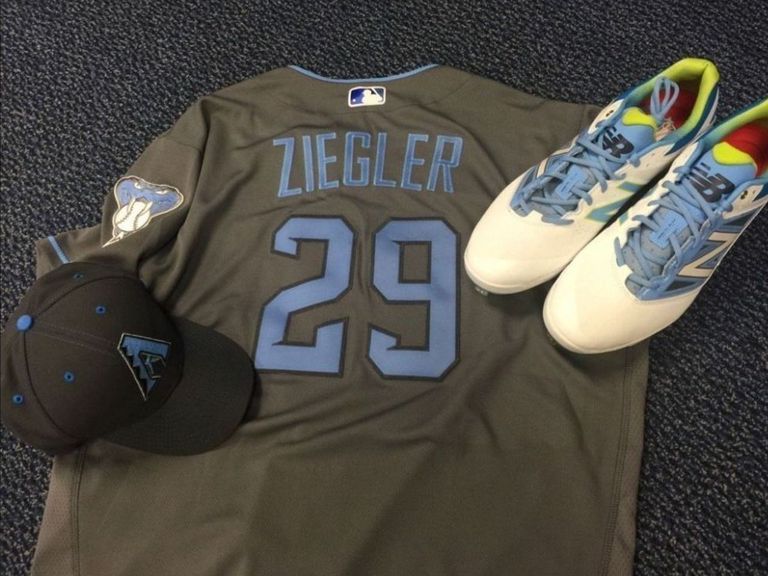 MLB goes baby blue to celebrate Father's Day | theScore.com