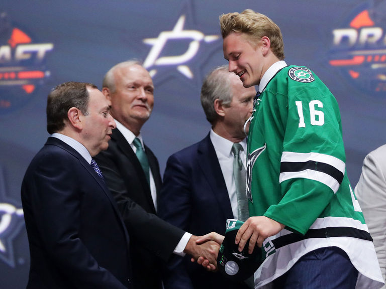 Watch: Lindy Ruff gets ovation from Buffalo fans before making Stars ...