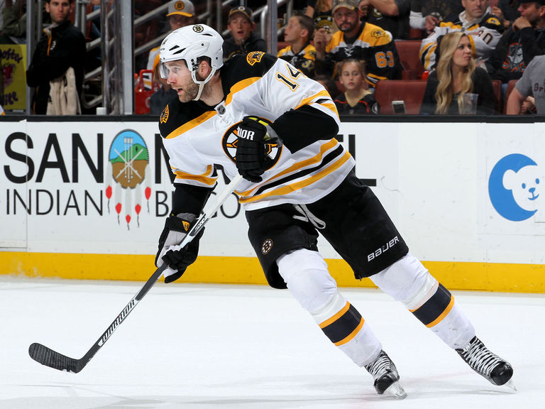 Bruins' Connolly, Ferraro to become unrestricted free agents | theScore.com