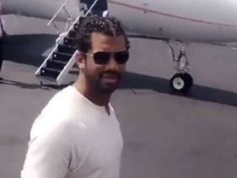 Russell Wilson debuts new braided 'do | theScore.com