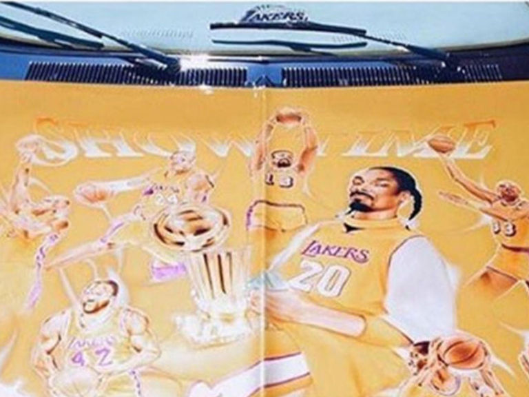 Snoop Dogg gives Kobe a Lakers-themed convertible | theScore.com