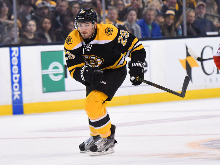 Blues sign Landon Ferraro to 1-year contract | theScore.com
