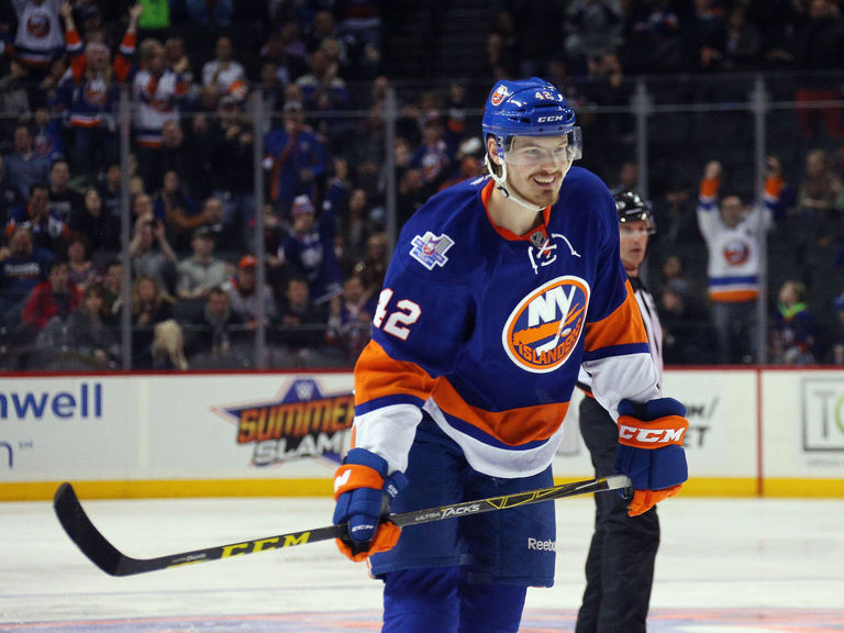 Islanders sign Scott Mayfield to 2-year extension | theScore.com