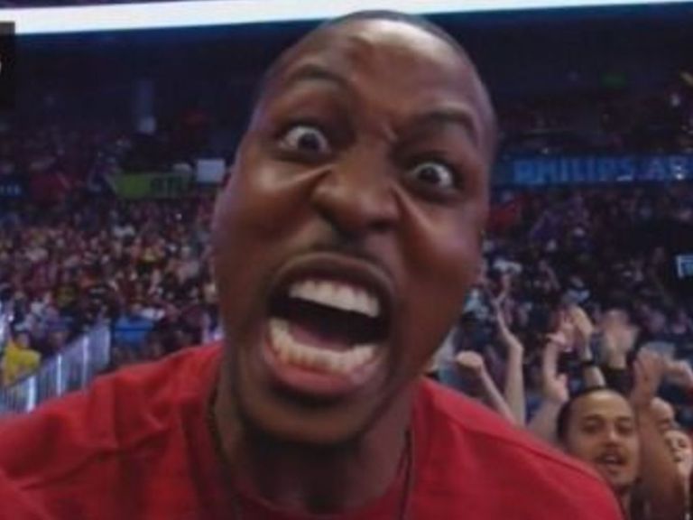 Howard goes nuts at 'Monday Night Raw' | theScore.com